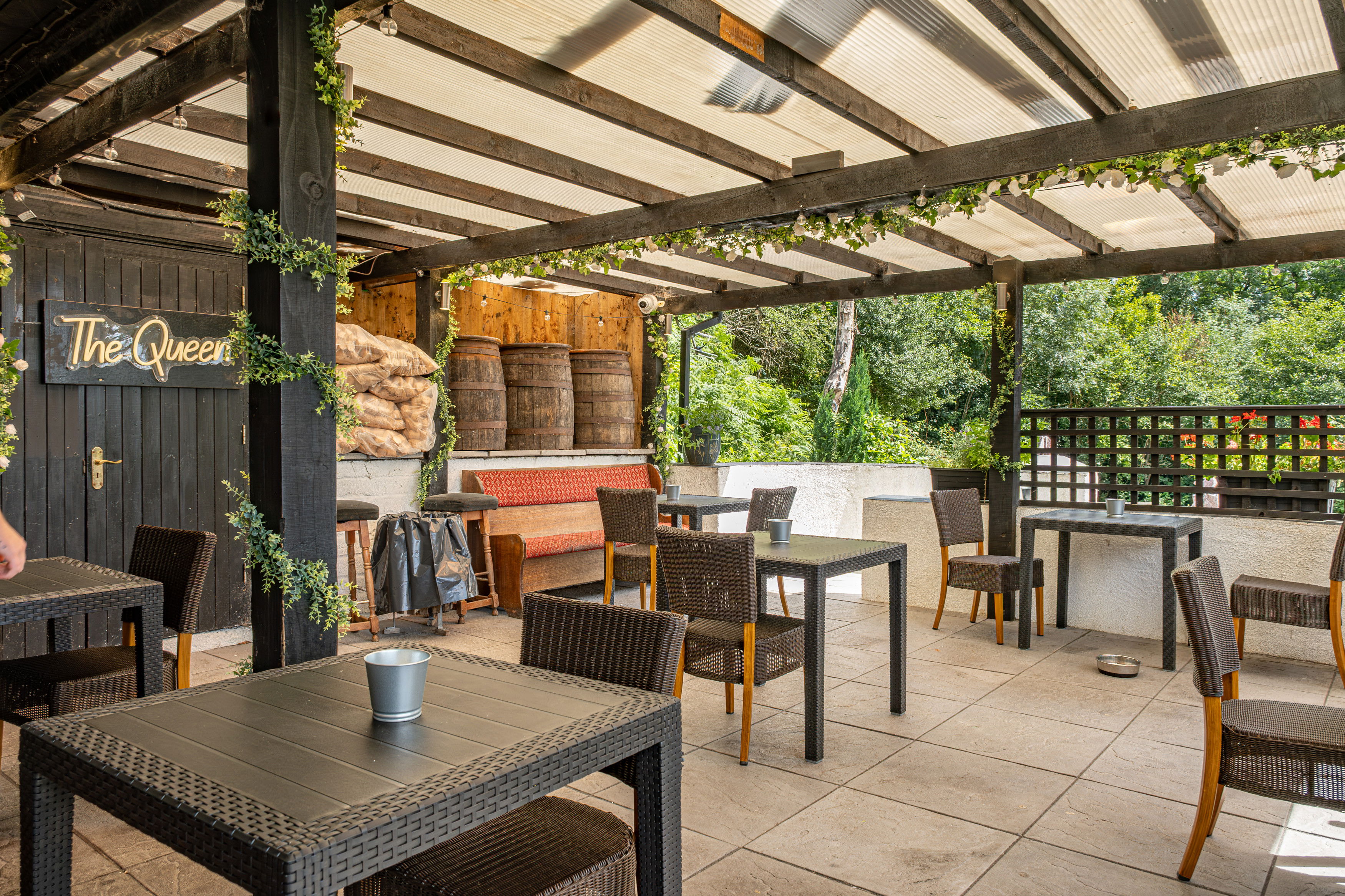 About Us | The Queen Inn