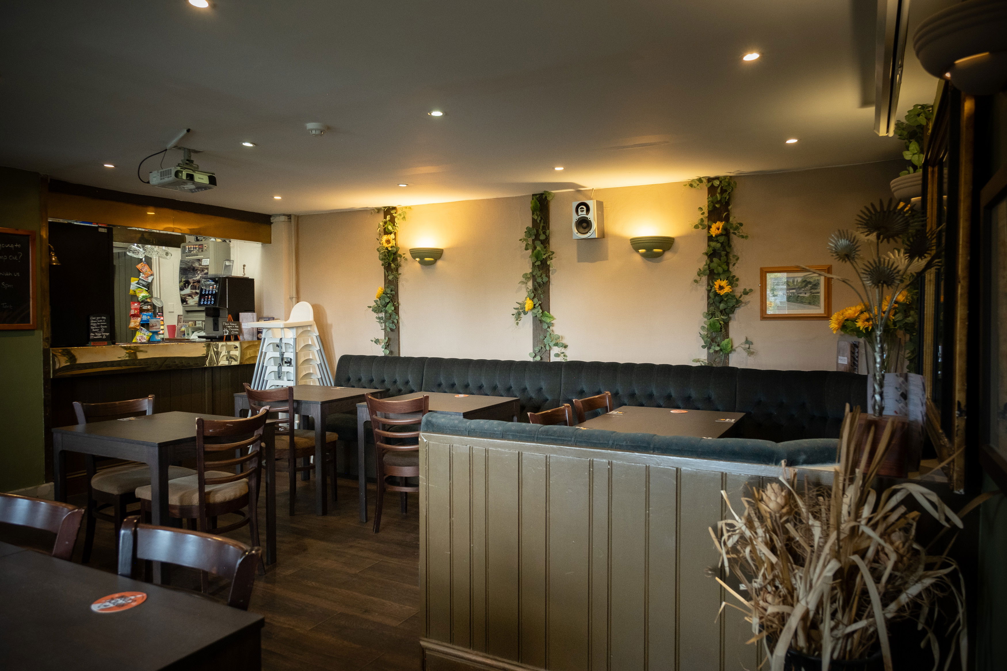 About Us | The Queen Inn